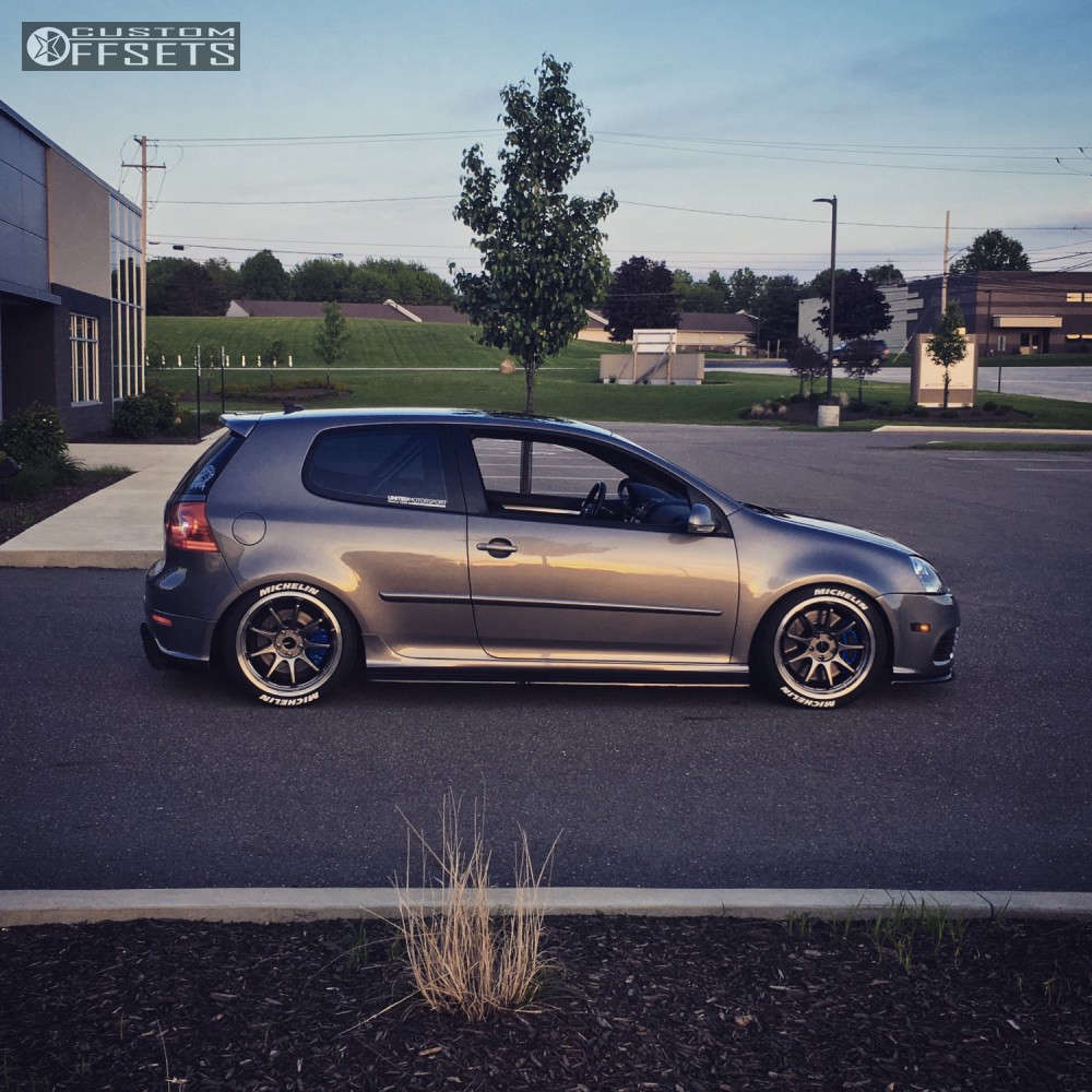 2008 Volkswagen R32 with 18x8 45 Enkei Tenjin and 225/40R18 Michelin ...