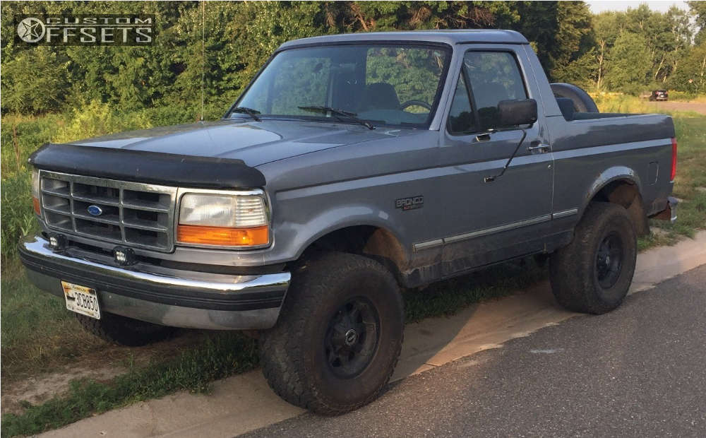 1995 Ford Bronco with 15x8.5 0 American Outlaw Deputy and 33/12.5R15 ...