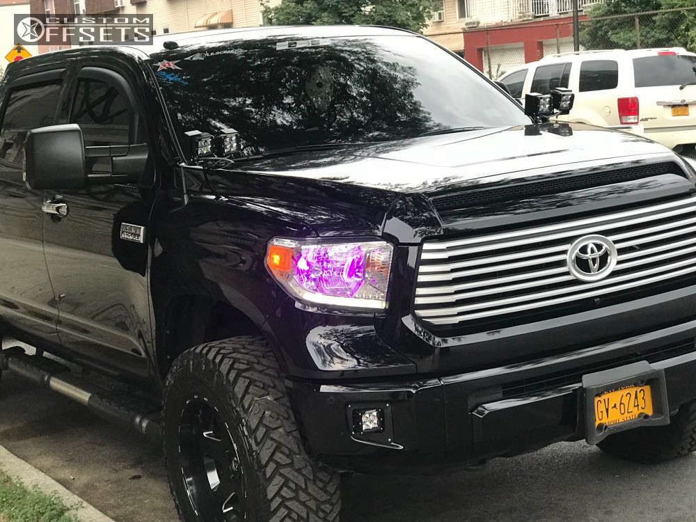 2016 Toyota Tundra with 20x10 -18 Fuel Ripper and 35/12.5R20 Fuel Mud ...