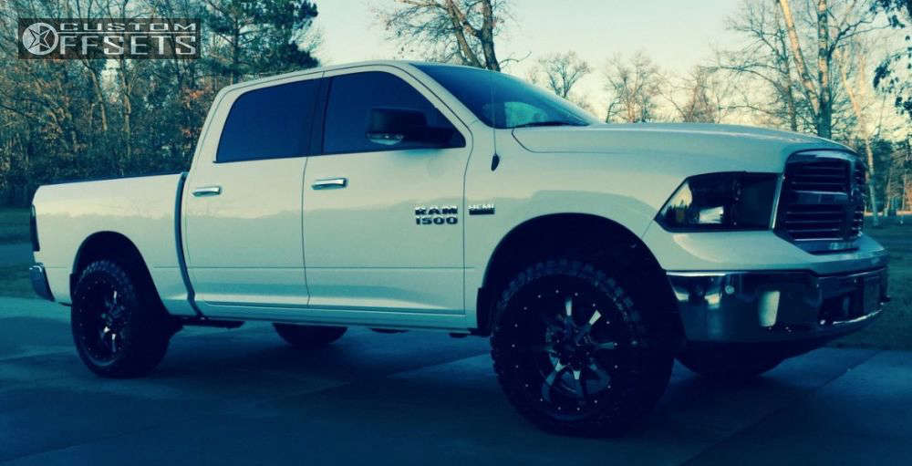 2015 Ram 1500 with 20x10 -24 Moto Metal Mo970 and 33/12.5R20 Hankook ...