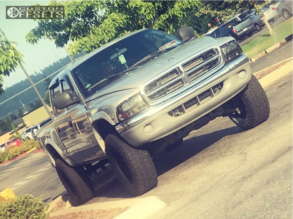 2000 Dodge Dakota with 16x8 -12 Pro Comp Series 89 and 285/75R16 Cooper ...