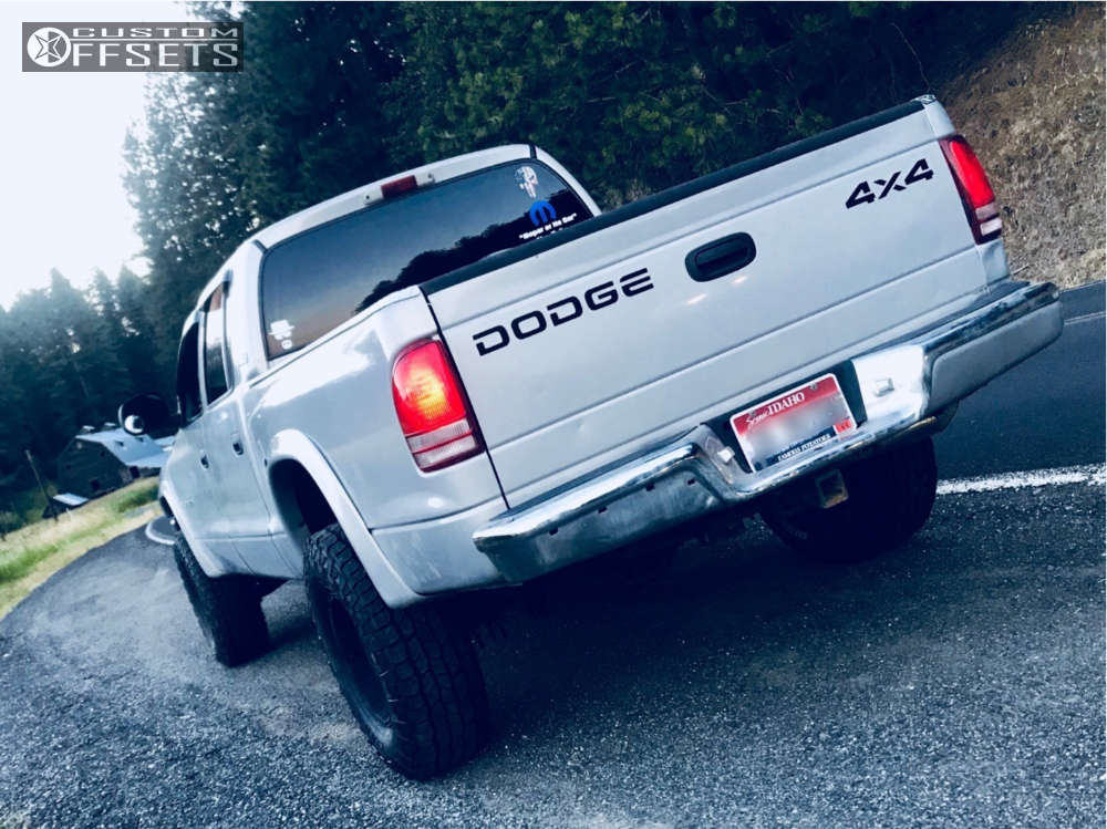 2000 Dodge Dakota with 16x8 -12 Pro Comp Series 89 and 285/75R16 Cooper ...