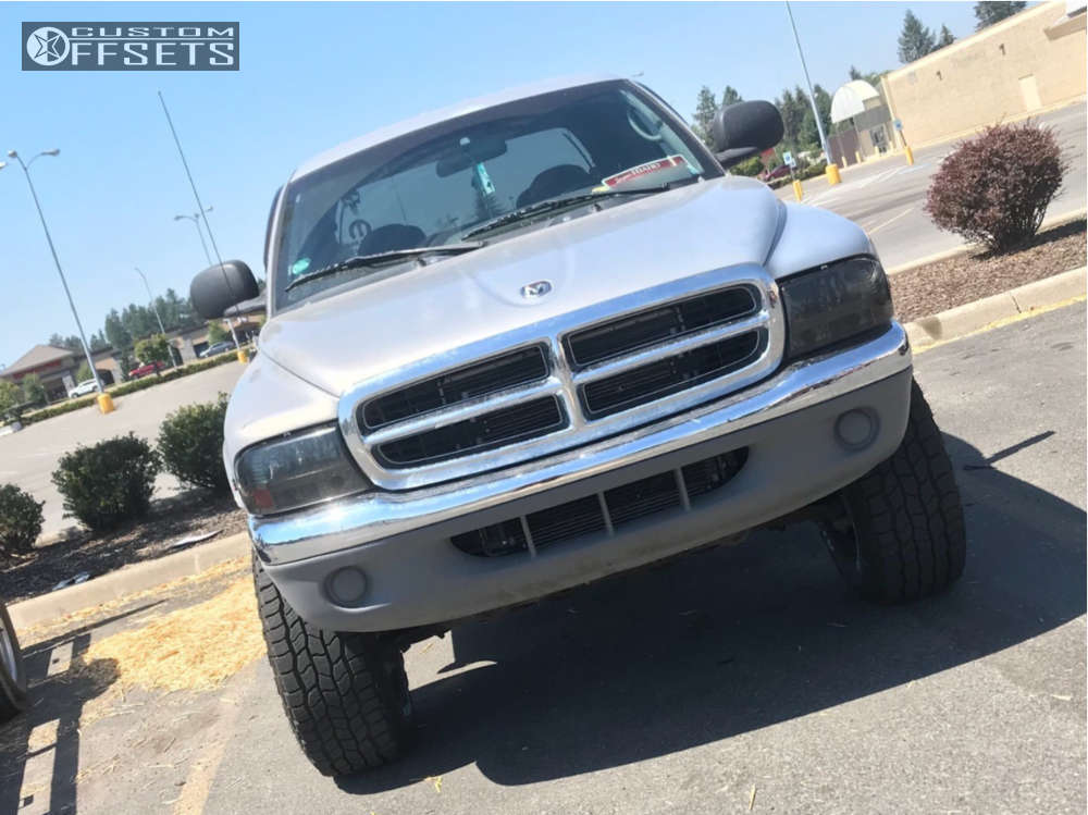 2000 Dodge Dakota with 16x8 -12 Pro Comp Series 89 and 285/75R16 Cooper ...