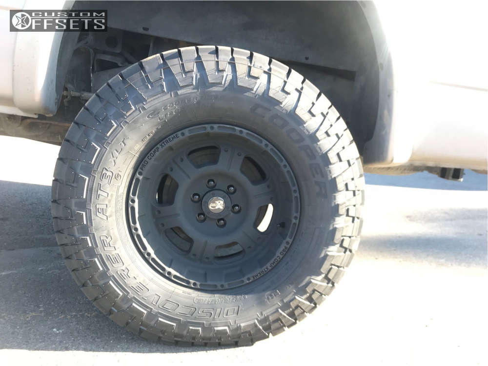 2000 Dodge Dakota with 16x8 -12 Pro Comp Series 89 and 285/75R16 Cooper ...