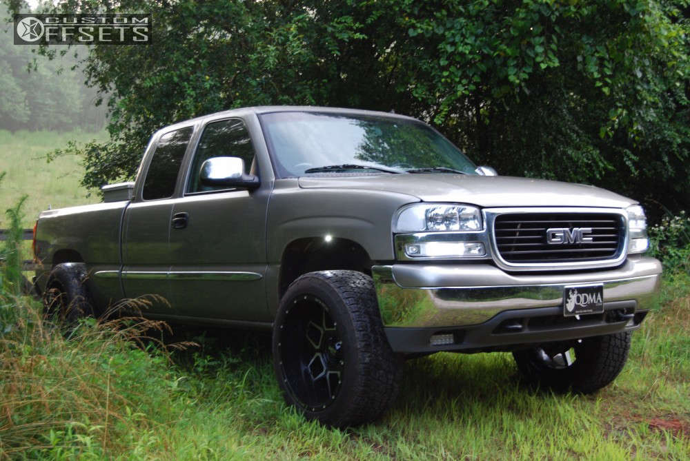 2002 GMC Sierra 1500 with 22x12 -44 Moto Metal Mo981 and 285/55R22 ...