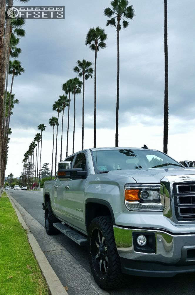 2015 GMC Sierra 1500 with 22x9.5 25 Fuel Maverick and 33/12.5R22 Fuel ...