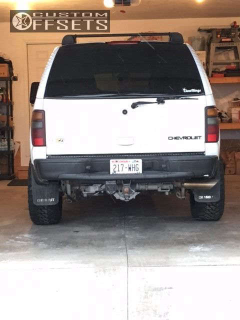 2004 Chevrolet Tahoe with 18x10 -24 Moto Metal MO970 and 305/60R18 ...