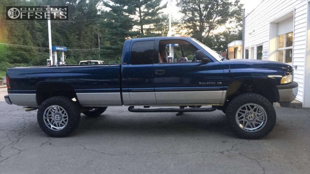 2002 Dodge Ram 2500 with 20x10 -19 Hostile Sprocket and 35/11.5R20 ...