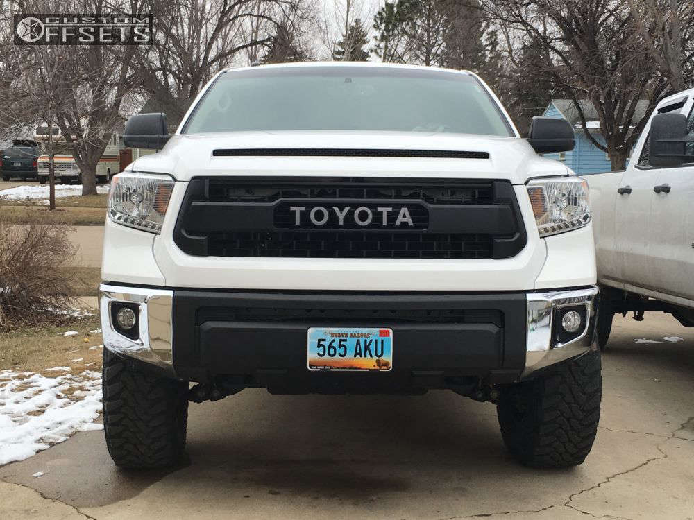 2015 Toyota Tundra with 18x9 18 XD XD820 and 285/75R18 Toyo Tires Open ...