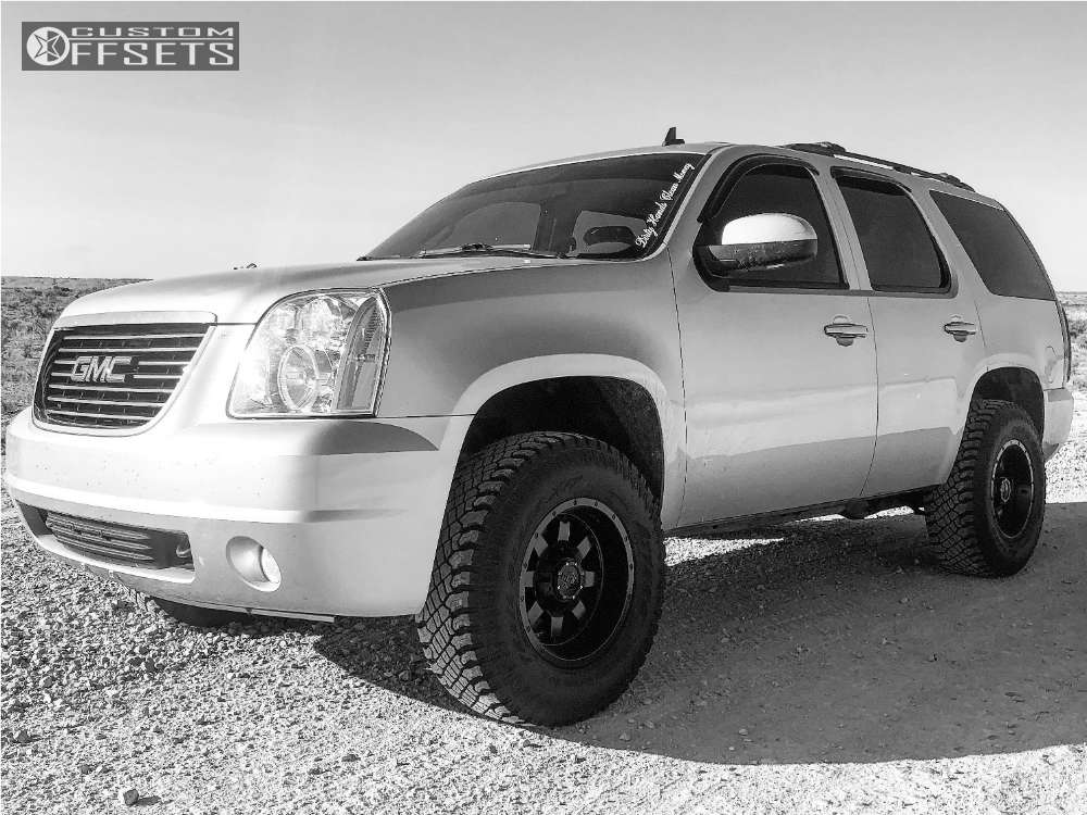 2010 GMC Yukon with 17x9 12 Gear Off-Road Big Block and 285/70R17 ...