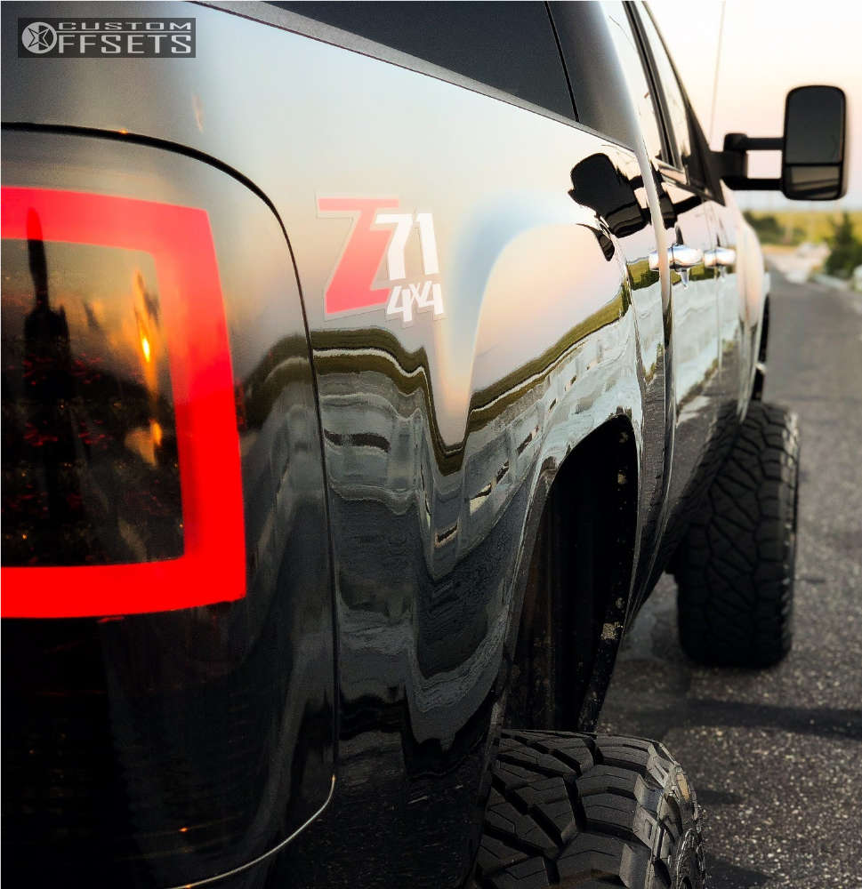 2012 GMC Sierra 2500 HD with 20x12 -44 Fuel Sledge and 35/13.5R20 Nitto ...