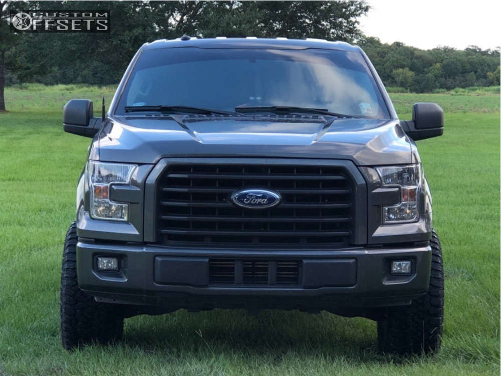 2017 Ford F-150 with 20x10 -24 Moto Metal MO970 and 33/12.5R20 Fury ...