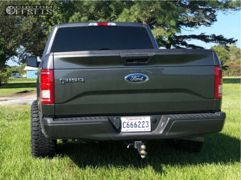 2017 Ford F-150 with 20x10 -24 Moto Metal MO970 and 33/12.5R20 Fury ...