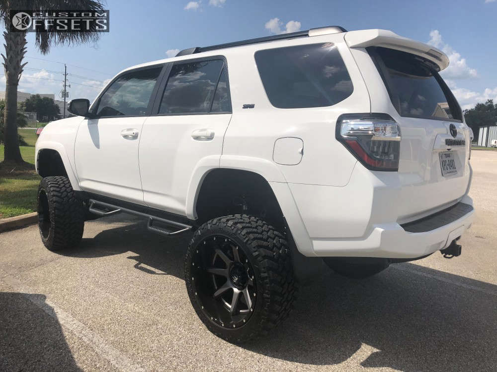 2018 Toyota 4Runner with 22x12 -44 Fuel Rampage and 33/12.5R22 Nitto ...