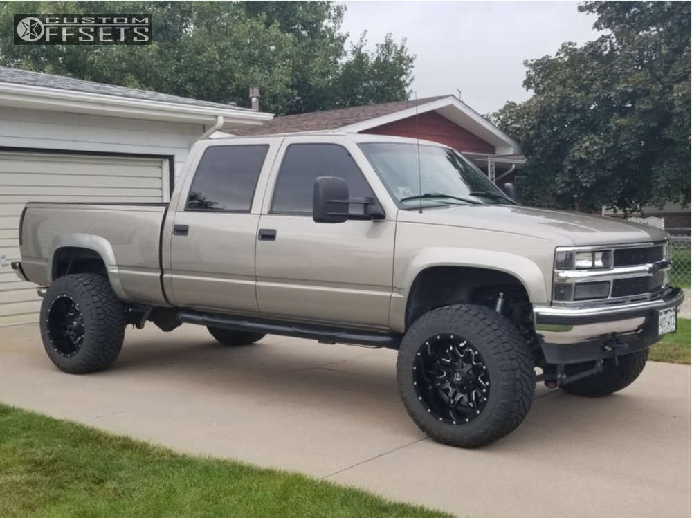 2000 Chevrolet K2500 with 20x12 -44 Fuel Lethal and 35/12.5R20 Nitto ...