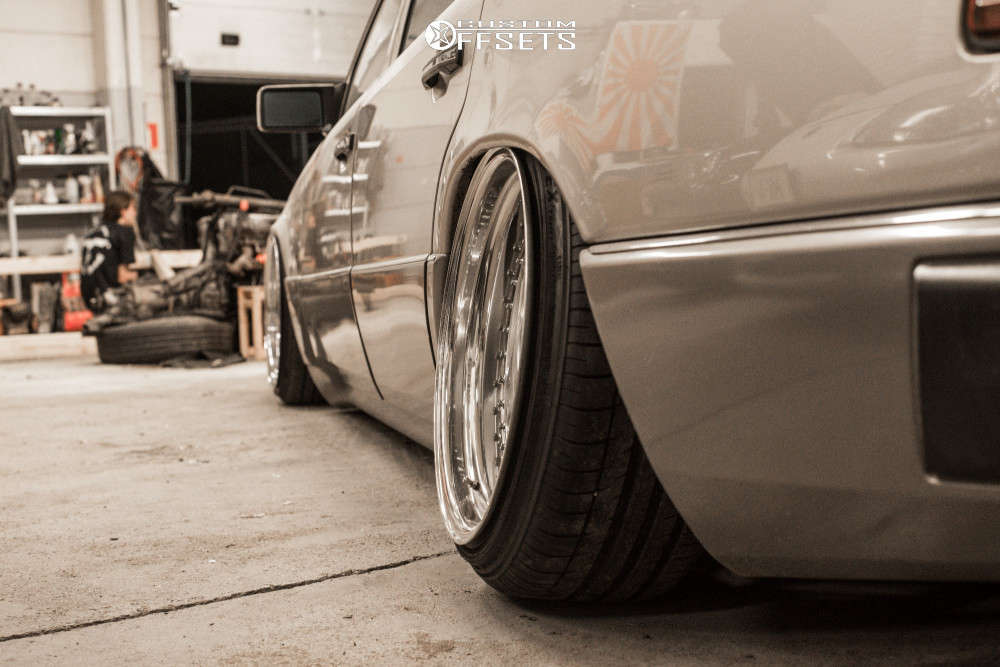 1992 Mercedes-Benz 300D with 17x9.5 20 OZ Racing Futura and 205/40R17 ...