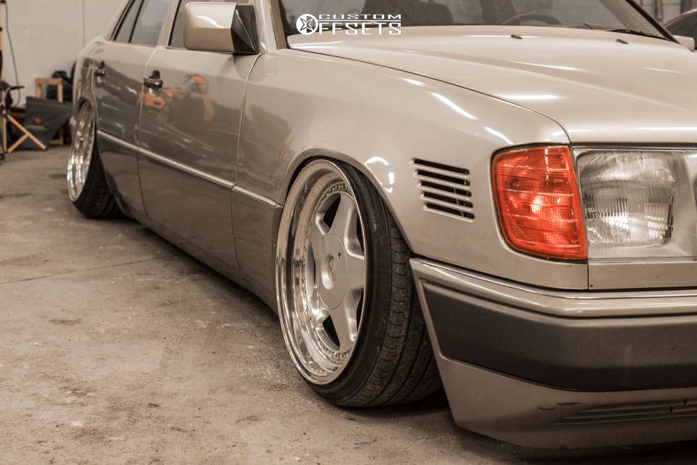 1992 Mercedes-Benz 300D with 17x9.5 20 OZ Racing Futura and 205/40R17 ...