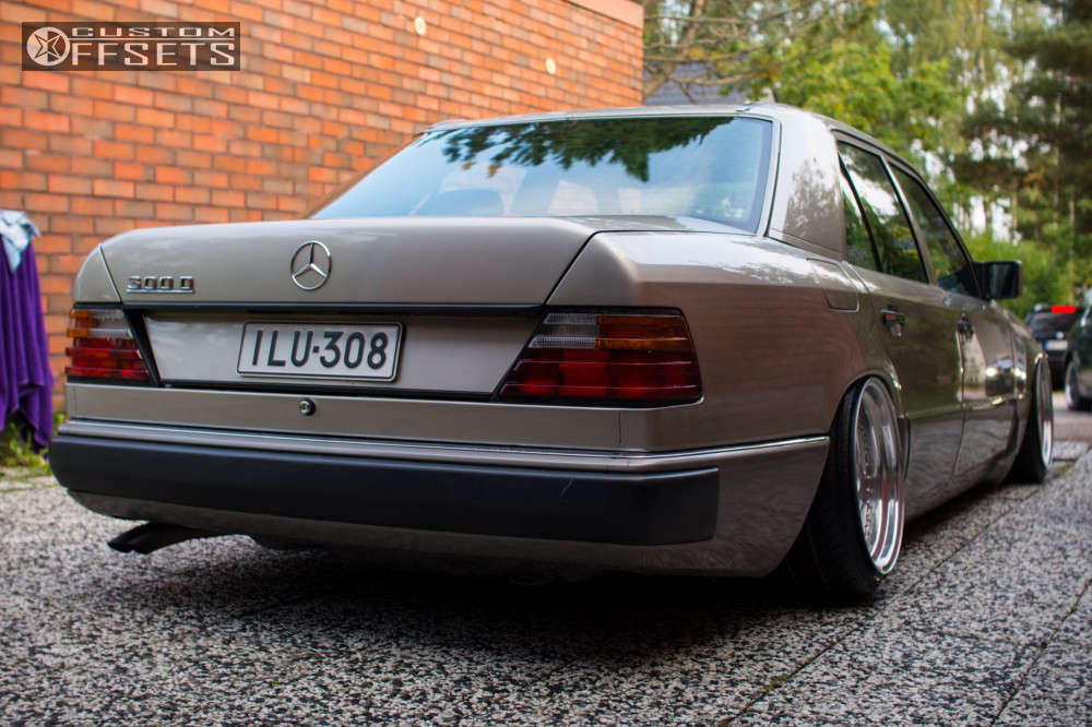 1992 Mercedes-Benz 300D with 17x9.5 20 OZ Racing Futura and 205/40R17 ...
