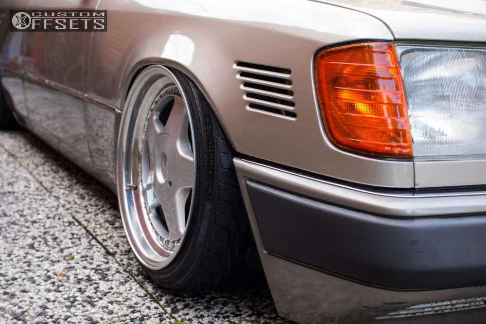 1992 Mercedes-Benz 300D with 17x9.5 20 OZ Racing Futura and 205/40R17 ...