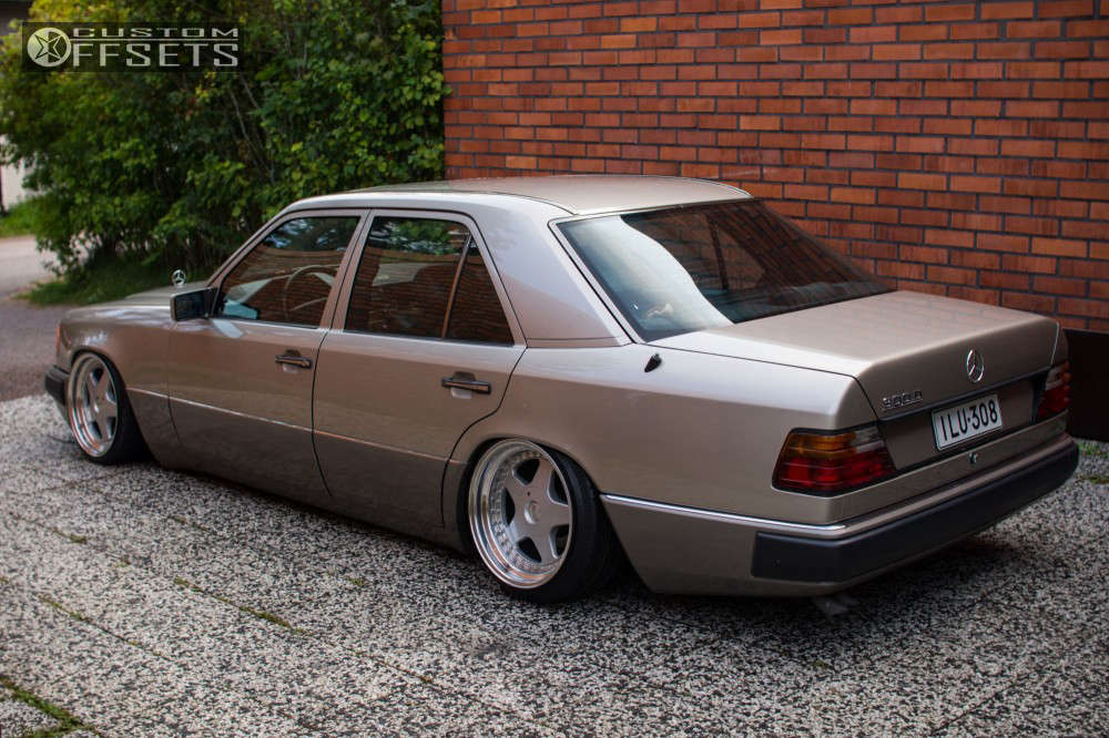 1992 Mercedes-Benz 300D with 17x9.5 20 OZ Racing Futura and 205/40R17 ...