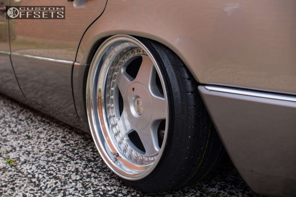 1992 Mercedes-Benz 300D with 17x9.5 20 OZ Racing Futura and 205/40R17 ...