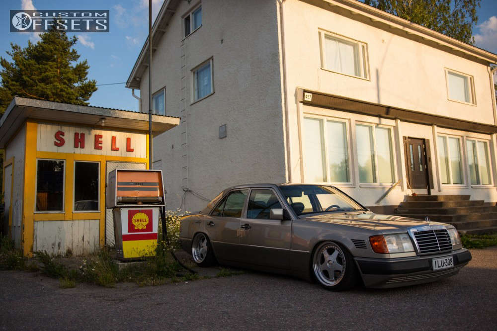 1992 Mercedes-Benz 300D with 17x9.5 20 OZ Racing Futura and 205/40R17 ...