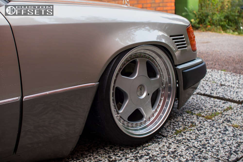 1992 Mercedes-Benz 300D with 17x9.5 20 OZ Racing Futura and 205/40R17 ...