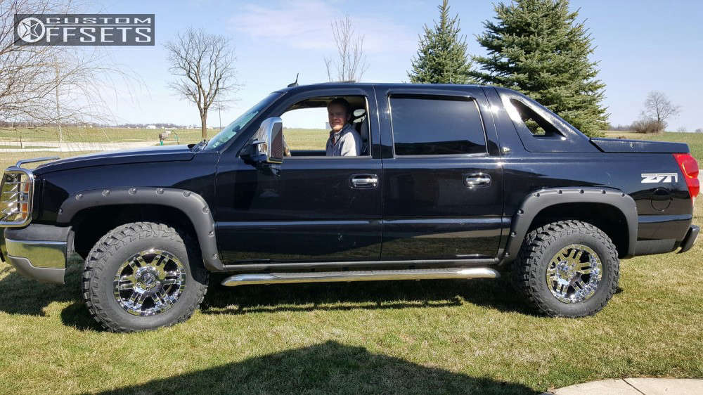 2005 Chevrolet Avalanche with 17x9 -12 Moto Metal Mo951 and 285/70R17 ...