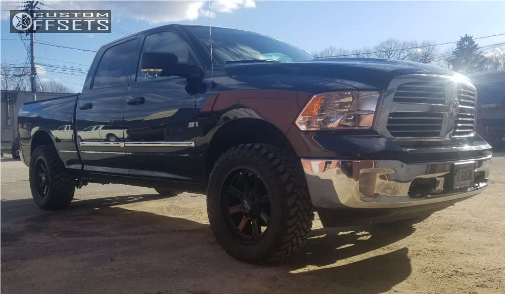 2017 Ram 1500 with 20x9 -12 Moto Metal Mo984 and 33/12.5R20 Toyo Tires ...
