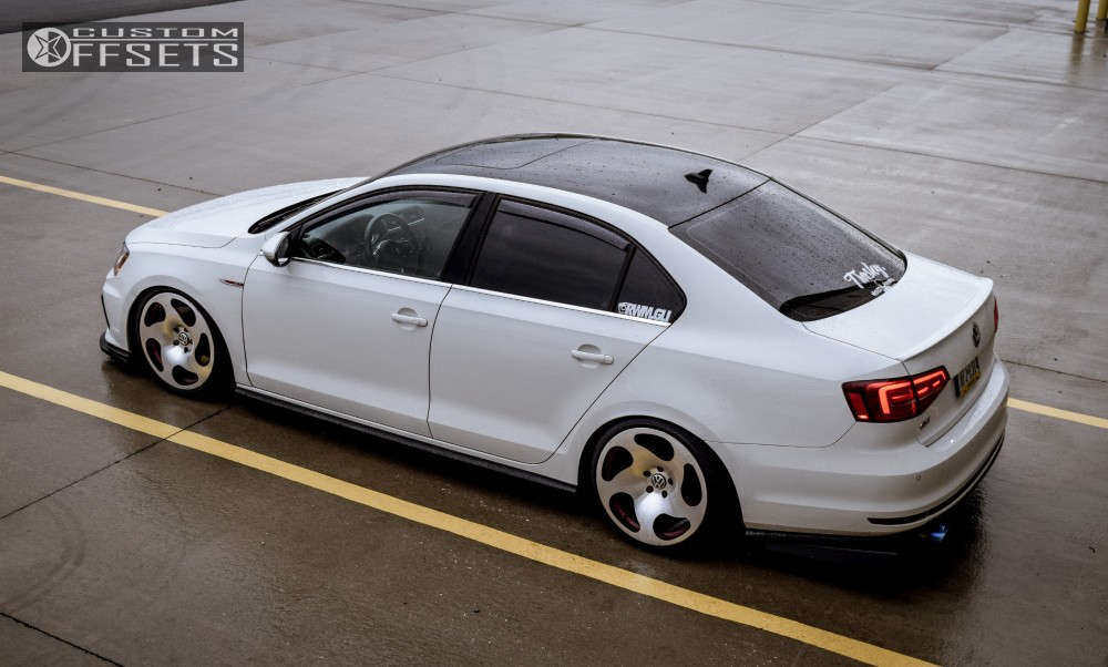 2017 Volkswagen Jetta with 18x8.5 35 WatercooledIND Cc10 and 215/35R18 ...