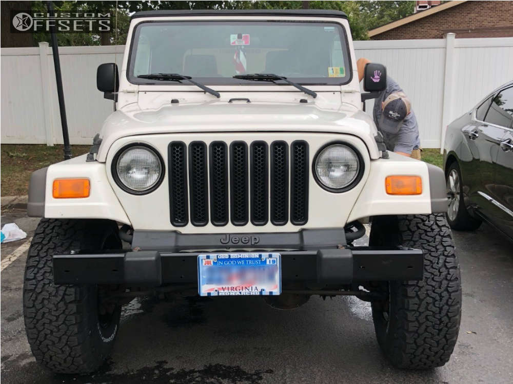 2006 Jeep Wrangler with 15x10 -39 Vision Soft 8 and 33/10.5R15 ...