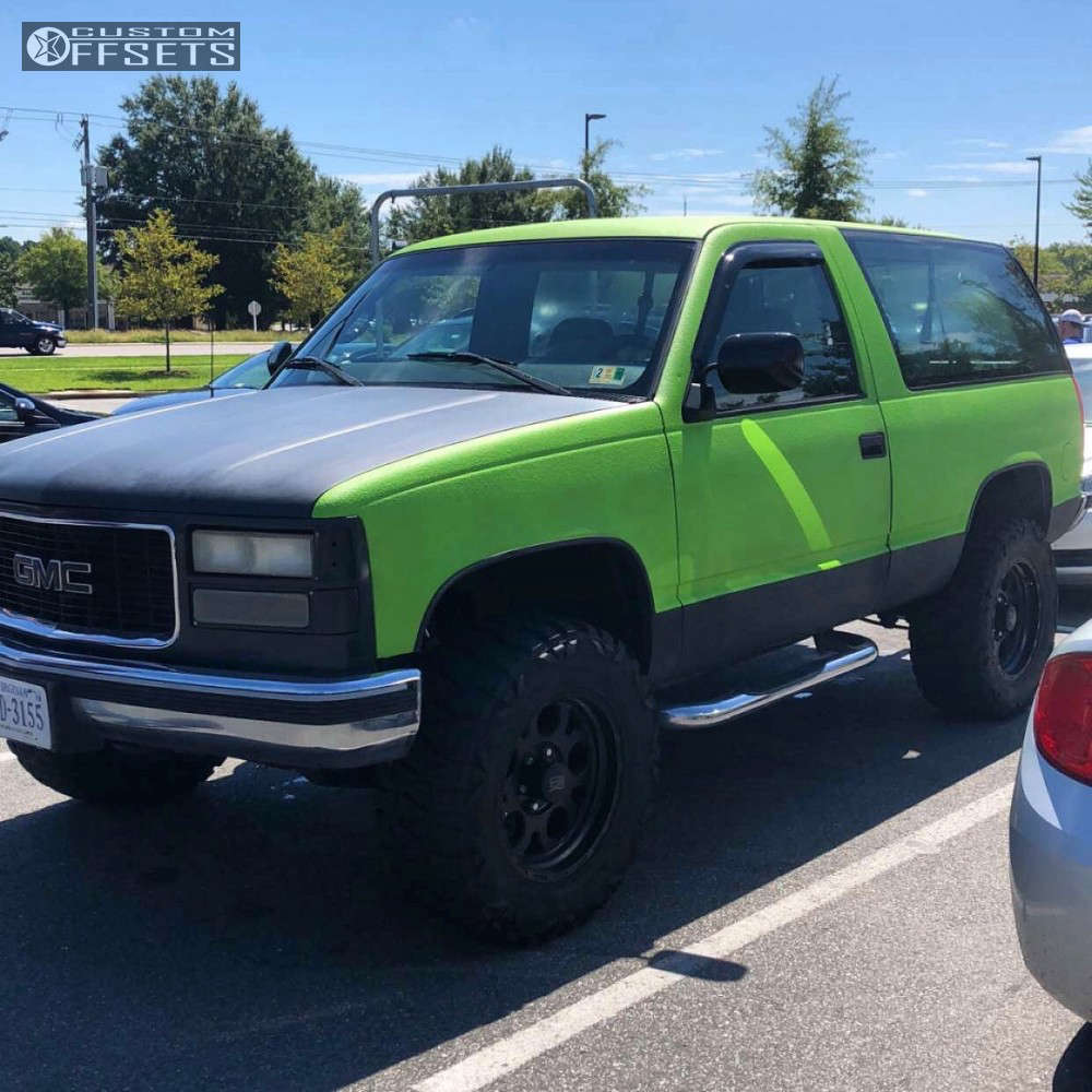 1997 GMC Yukon with 18x9 0 XD Xd122 and 33/12.5R18 Nitto Mud Grappler ...