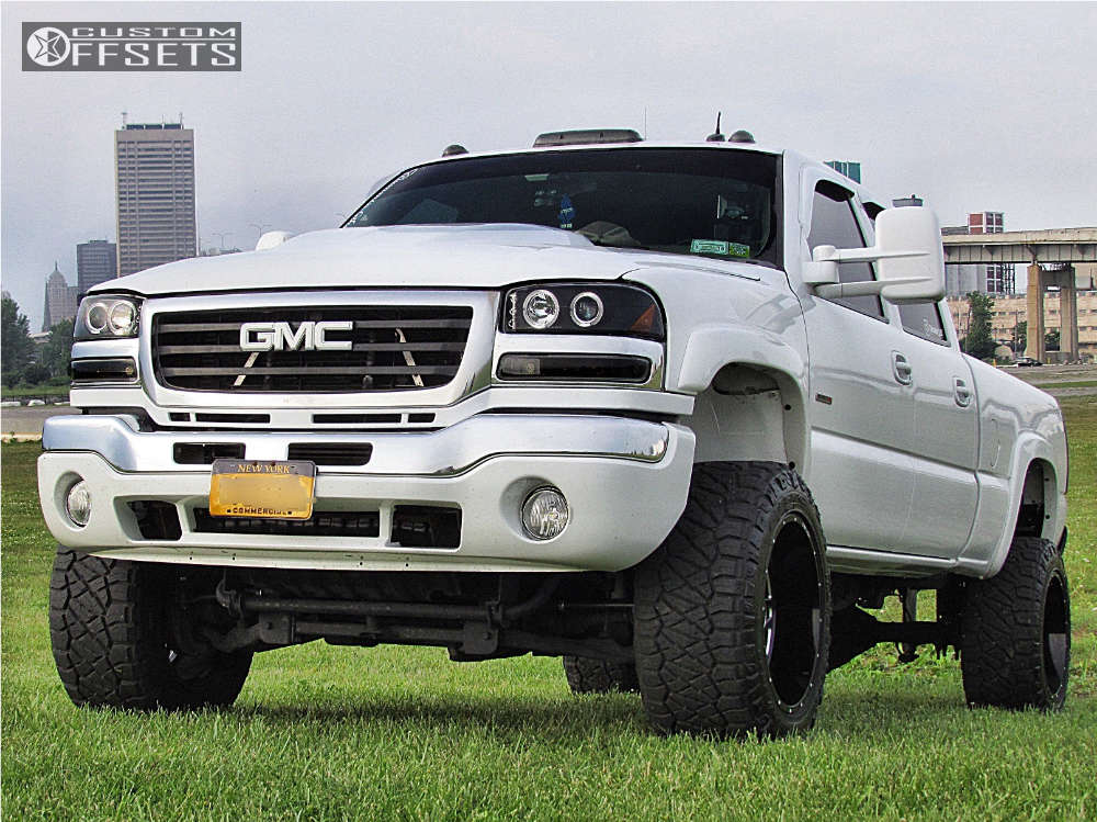 2003 GMC Sierra 2500 HD with 20x12 -44 Hostile Sprocket and 33/12.5R20 ...