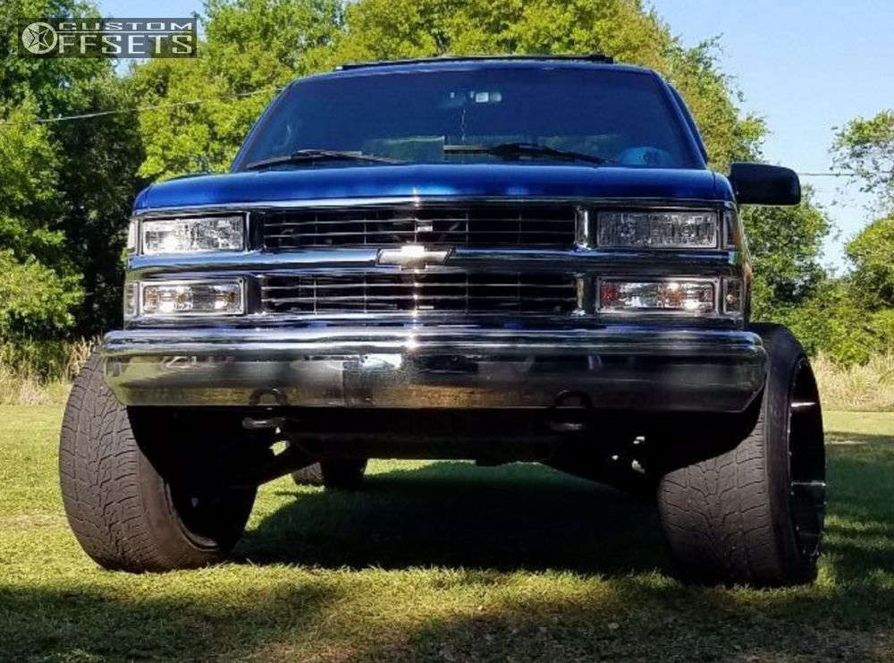 1997 Chevrolet K1500 with 22x14 -76 Moto Metal Mo962 and 305/40R22 ...