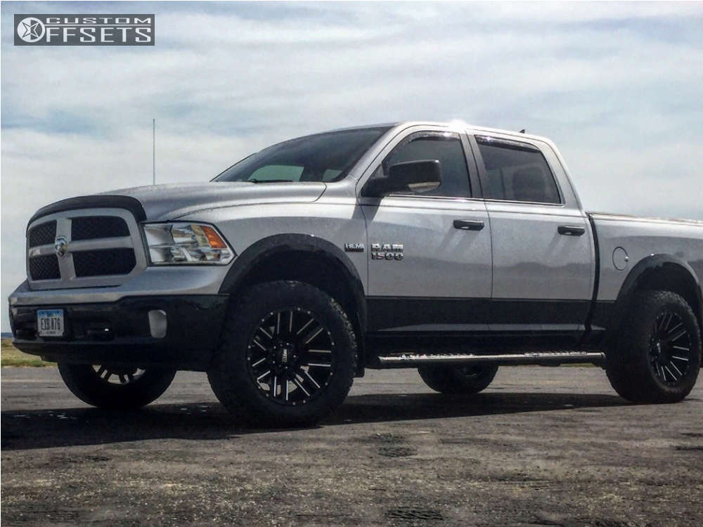 2015 Ram 1500 with 20x10 -24 Moto Metal Mo978 and 33/12.5R20 Toyo Tires ...