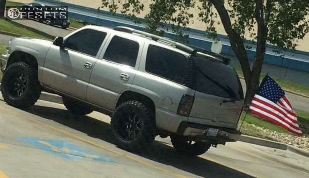 2001 Chevrolet Tahoe with 20x10 -24 Moto Metal MO970 and 35/12.5R20 ...