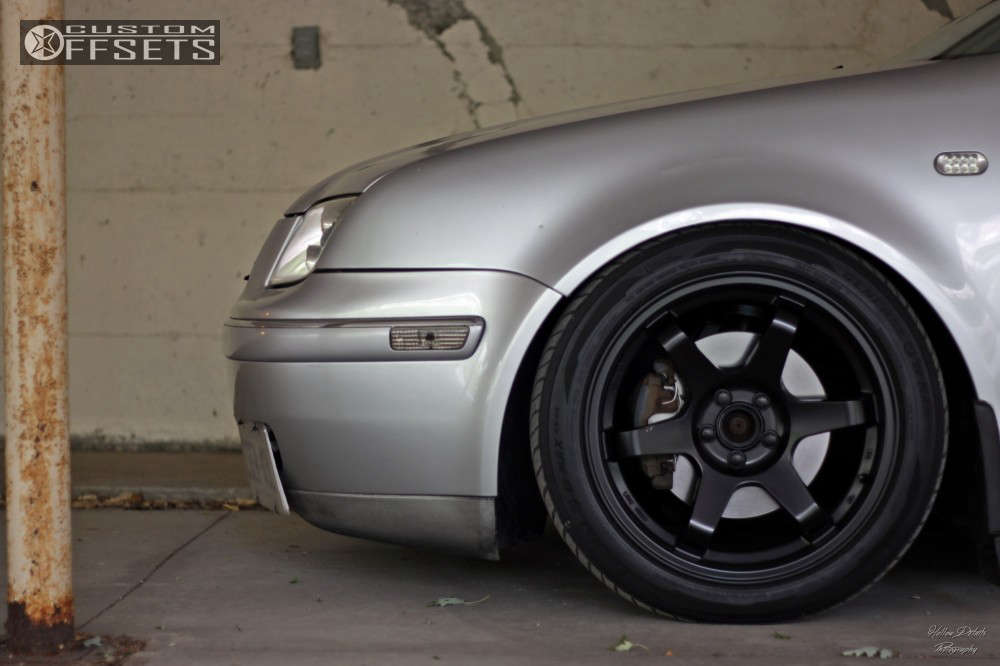 2002 Volkswagen Jetta with 17x8 35 Fast Wheels Hayaku and 225/45R17 ...