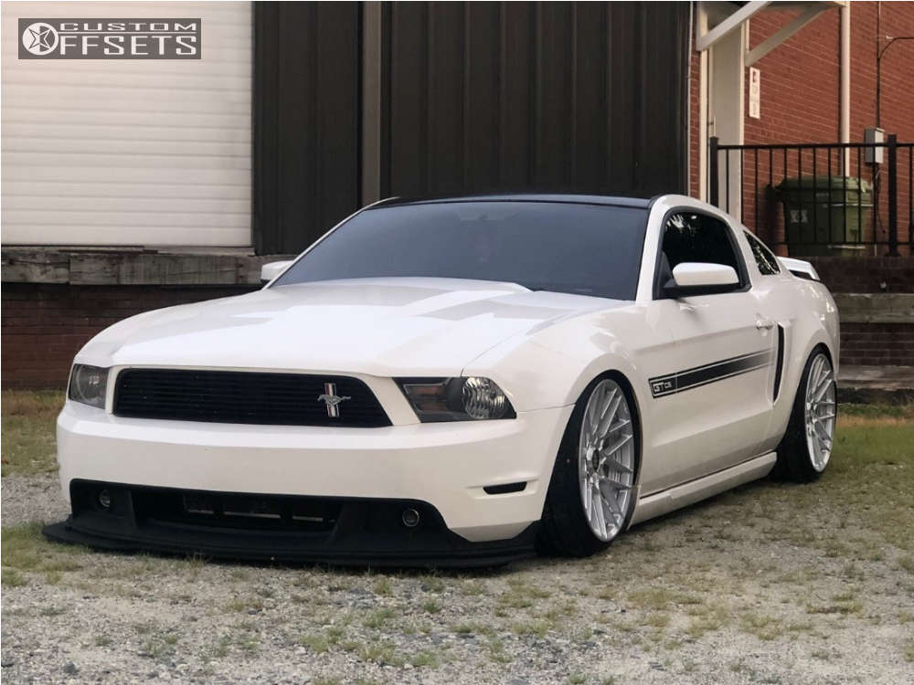 2011 Ford Mustang with 19x10 35 Rotiform Rse and 235/35R19 Nexen 5000 ...