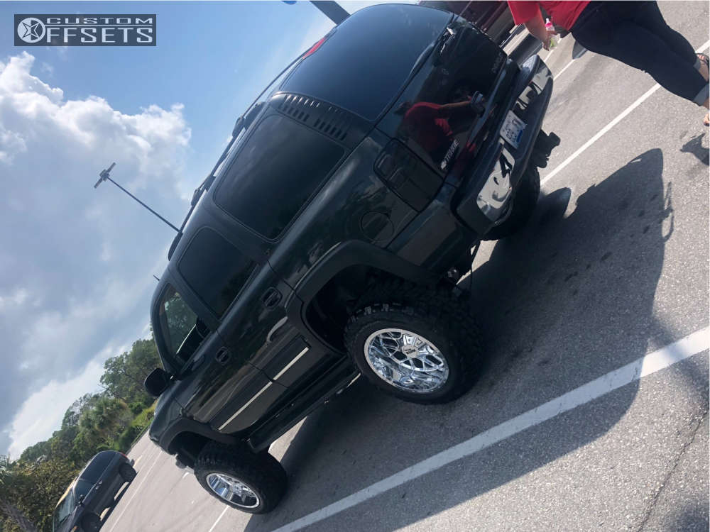 2004 Chevrolet Tahoe with 20x12 -44 Moto Metal Mo986 and 35/12.5R20 ...