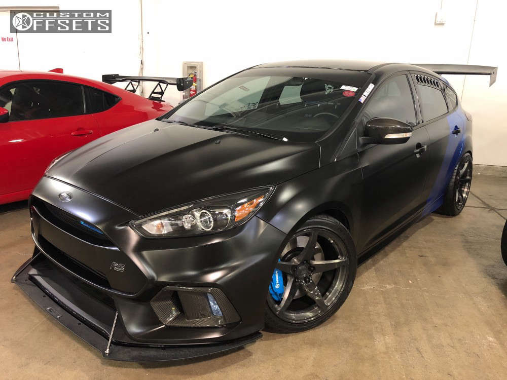 2017 Ford Focus with 18x9.5 40 BC Forged Rs45 and 265/35R18 Nitto Nt555 ...