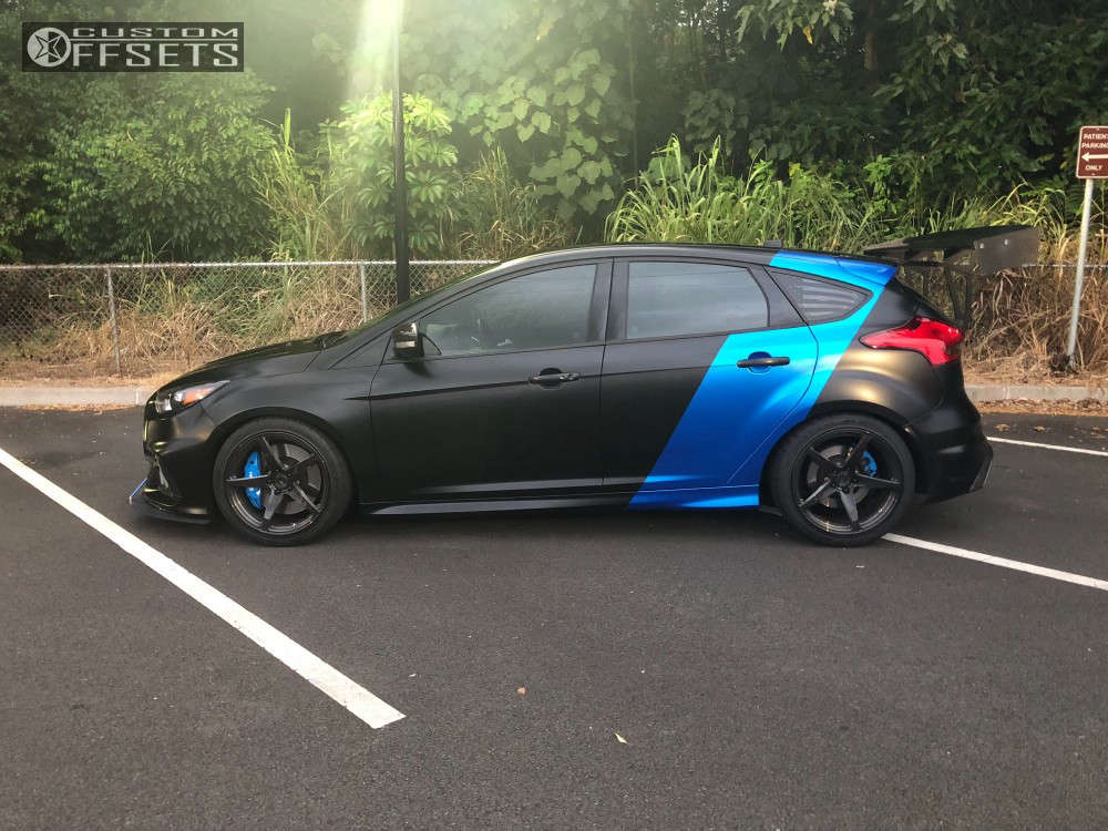 2017 Ford Focus with 18x9.5 40 BC Forged Rs45 and 265/35R18 Nitto Nt555 ...