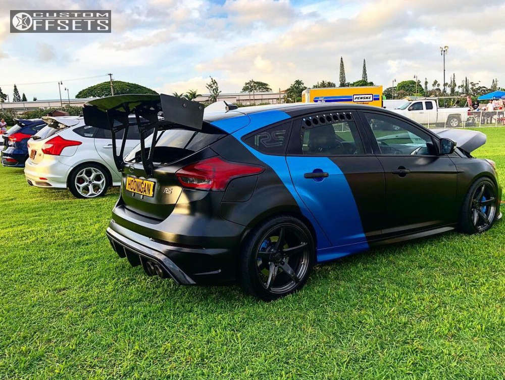 2017 Ford Focus with 18x9.5 40 BC Forged Rs45 and 265/35R18 Nitto Nt555 ...