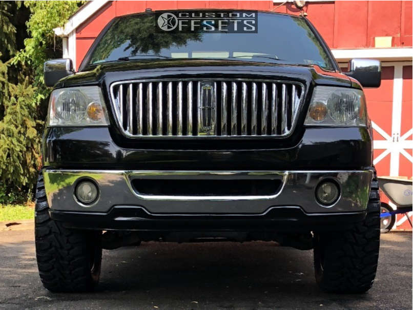 2006 Lincoln Mark LT with 22x10 -18 XD Rockstar 3 and 35/12.5R22 Nexen ...