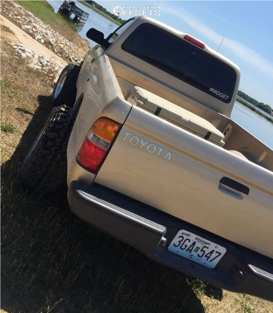 2003 Toyota Tacoma with 15x10 -44 Weld Racing Roadhawks and 29/10.5R15 ...