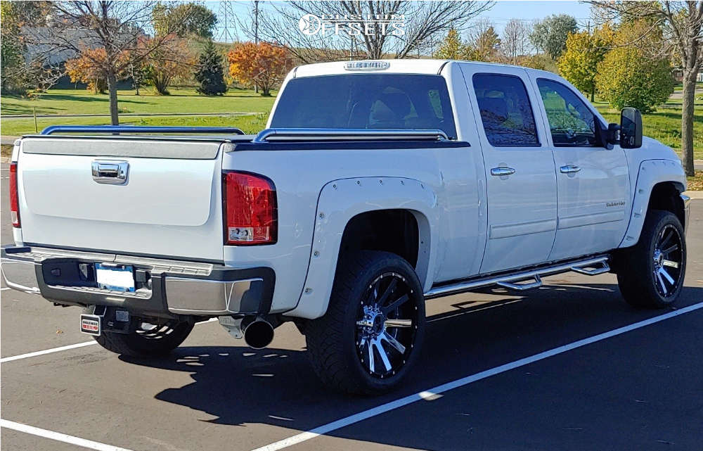 2011 Chevrolet Silverado 2500 HD with 22x10 -18 XD Heist and 305/45R22 ...