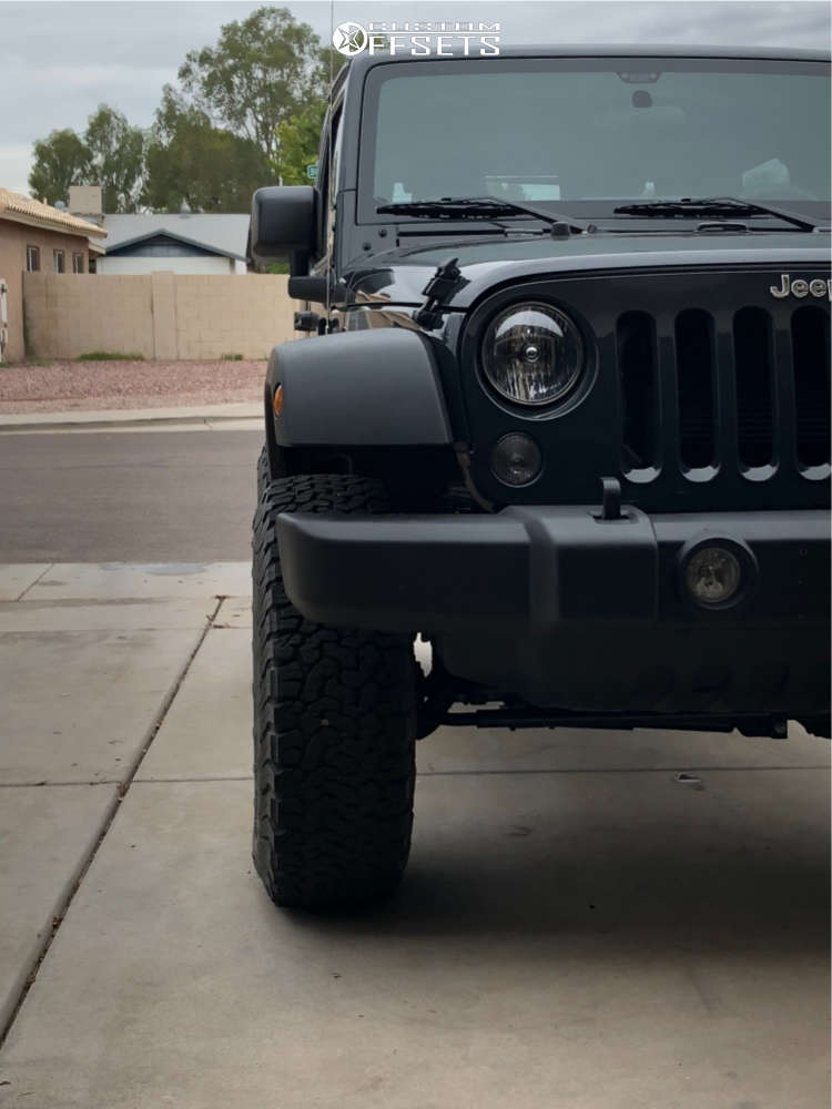 2018 Jeep Wrangler JK with 16x8 0 Pro Comp Series 32 and 285/75R16 ...