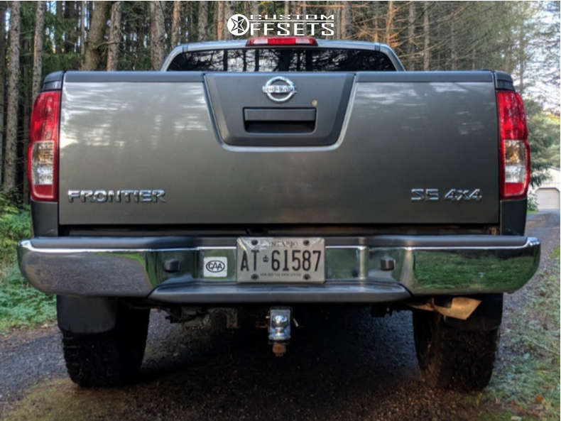 2009 Nissan Frontier with 16x8 15 Fuel Vector and 285/75R16 Falken ...