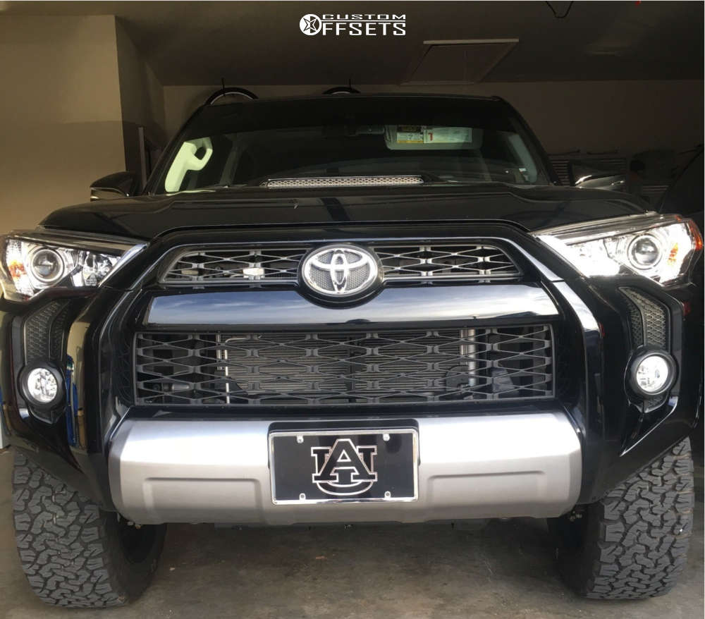 2018 Toyota 4Runner with 20x9 0 Moto Metal MO985 and 275/55R20 ...