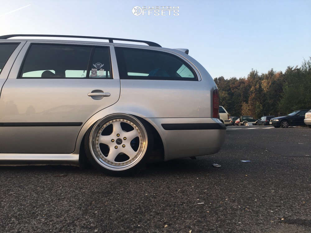 2004 Volkswagen Touareg with 18x8.5 20 RH Artec L and 205/35R18 Nankang ...