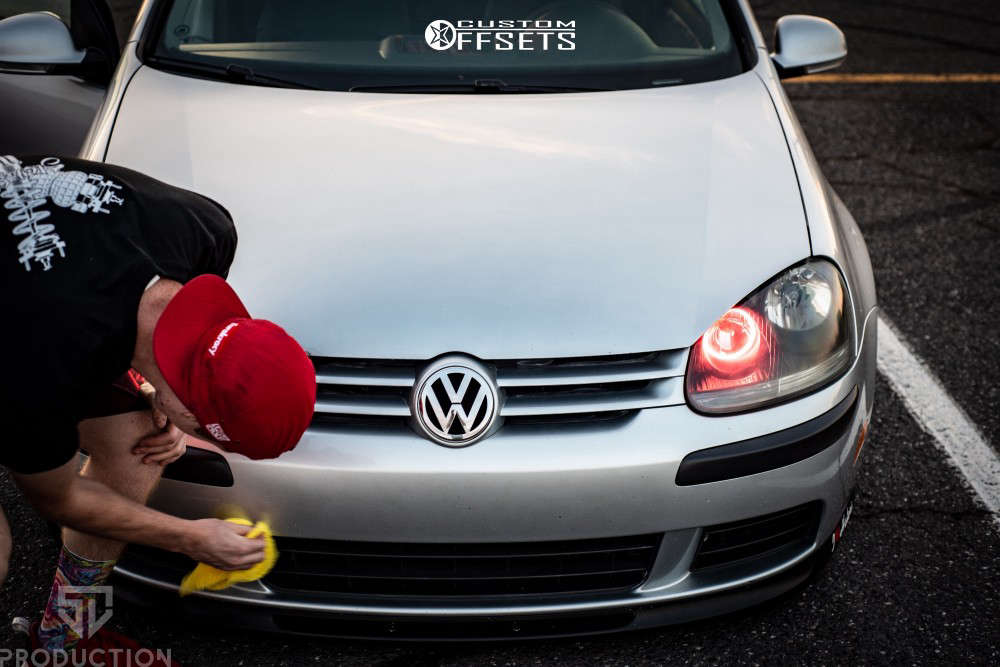 2007 Volkswagen Rabbit with 17x8.5 30 ESR Sr03 and 205/45R17 Minerva ...
